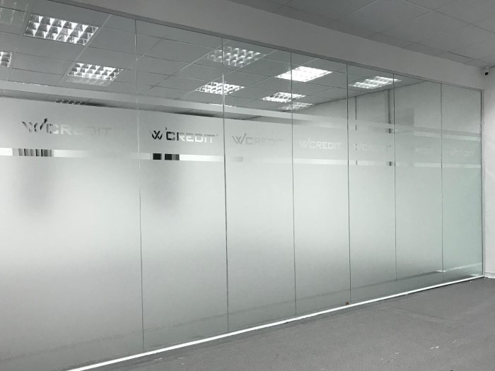 Tổng Hợp Các Loại Decal Phổ Biến Trong In Ấn | ADV Solutions